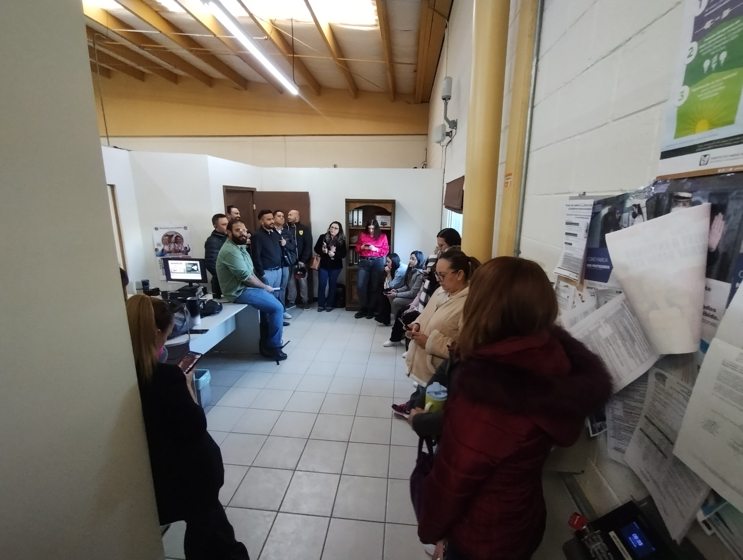 Empleados del IMSS exigen mejores condiciones laborales – La Voz de ...