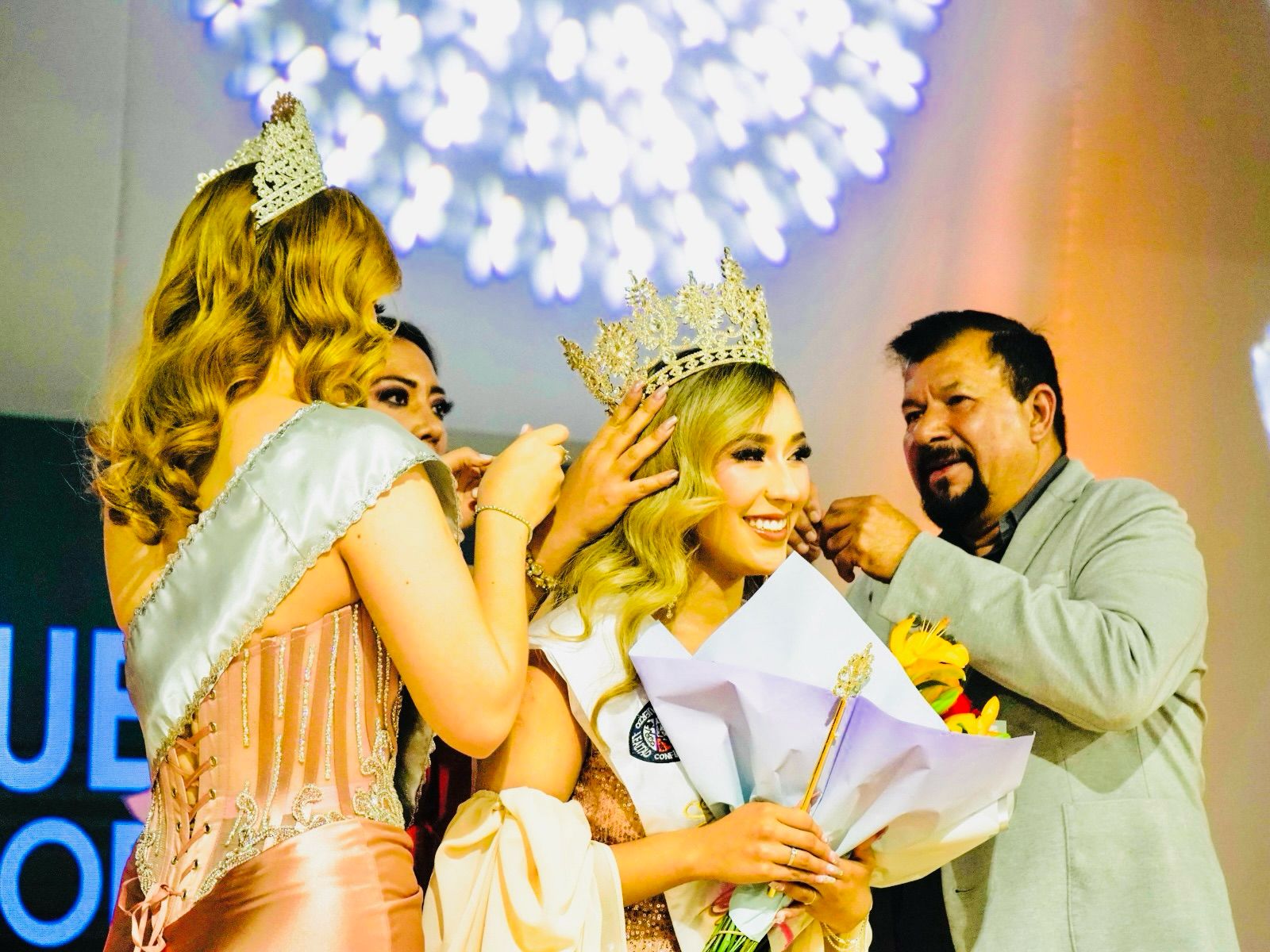 María Fernanda Reveles es coronada Reina de la Feria San Marcos 2025 en ...